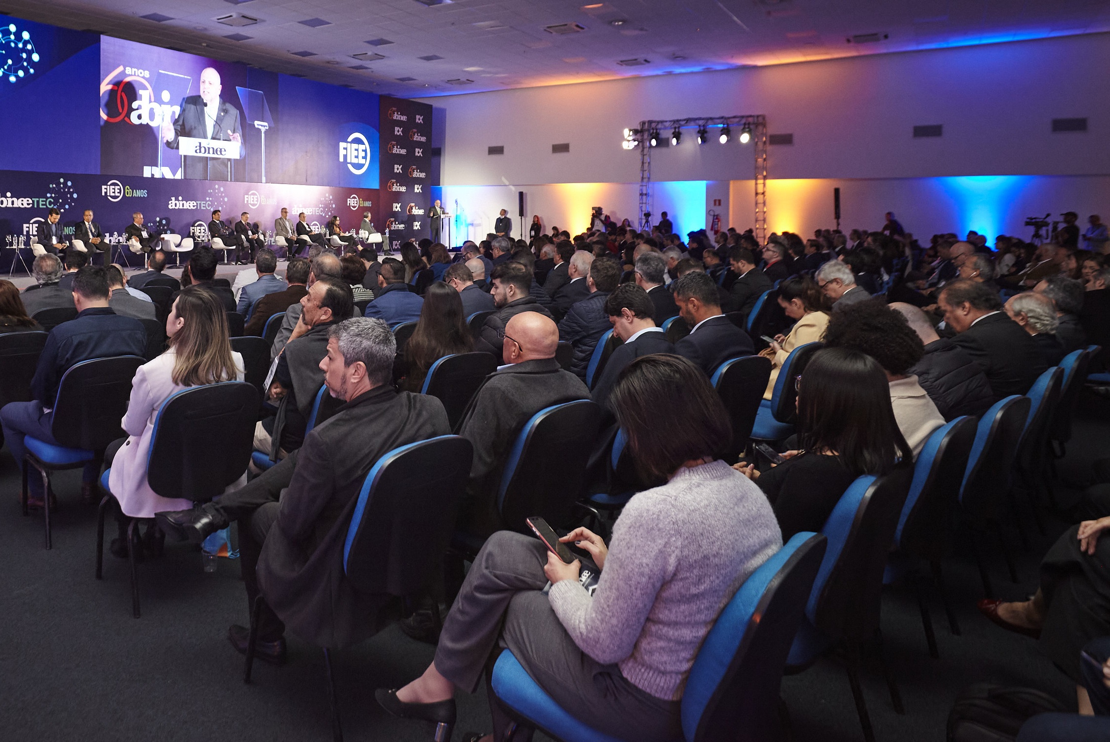 FIEE abre vendas para 1º Congresso da Indústria Eletroeletrônica